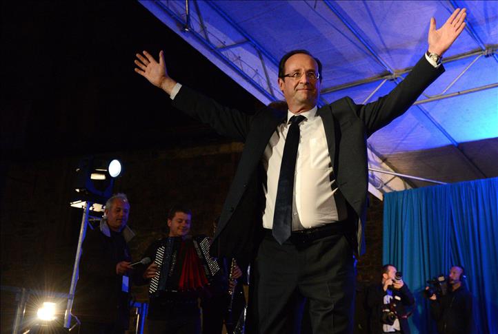 Turkish pm congratulates Hollande on his election as French president