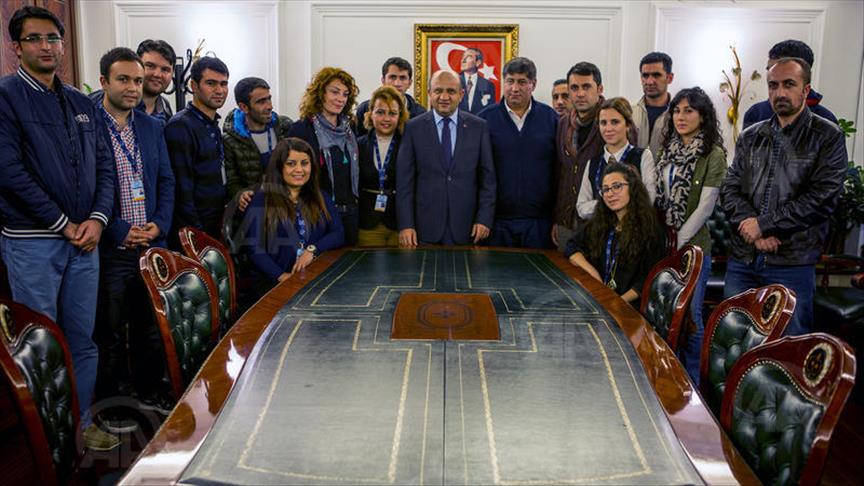 Fikri Isik reçoit les diplômés de l'académie de journalisme de l'AA