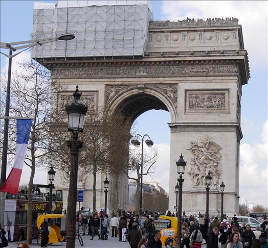 Paris prend des mesures exceptionnelles face à un niveau record de ...