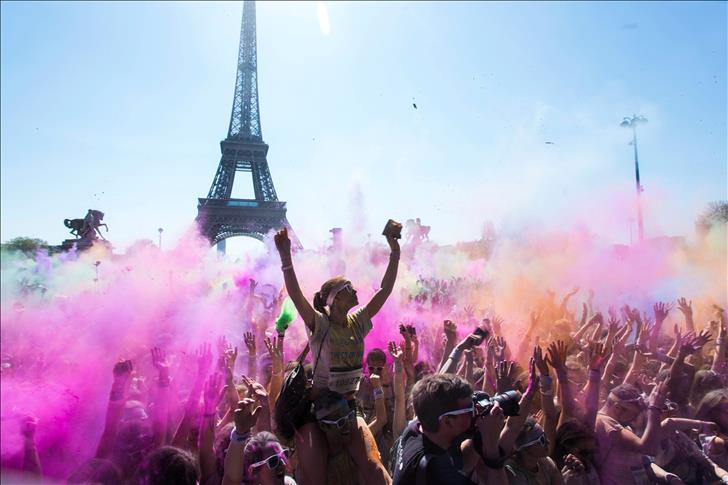 Evenimenti “Color Run” në Paris, 20 mijë persona regjistrohen për të ...