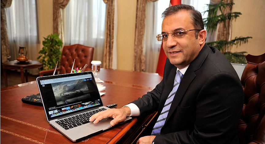 Antalya Valisi Türker, AA'nın 'yılın fotoğrafları' oylamasına katıldı