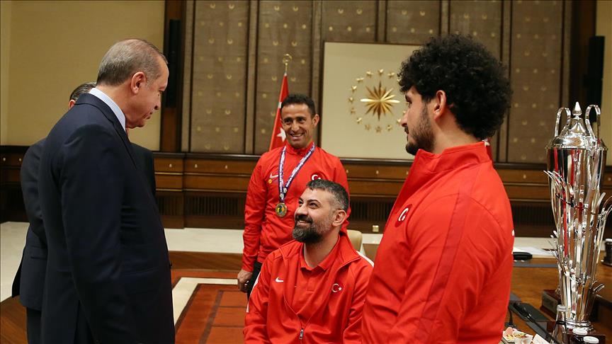 President Erdogan receives players of Amputee National Football Team