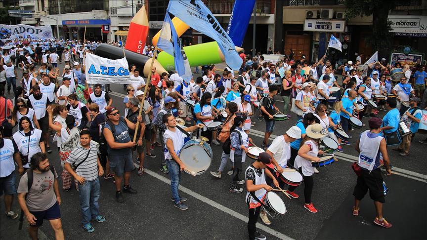 Multitudinaria marcha en Argentina contra el FMI y el alza de tarifas