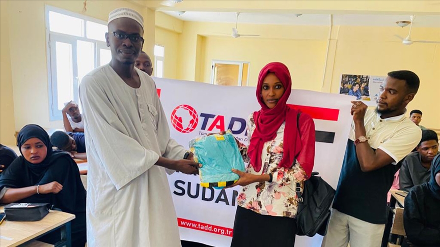 TADD'dan Sudan'daki sağlık öğrencilerine üniforma yardımı
