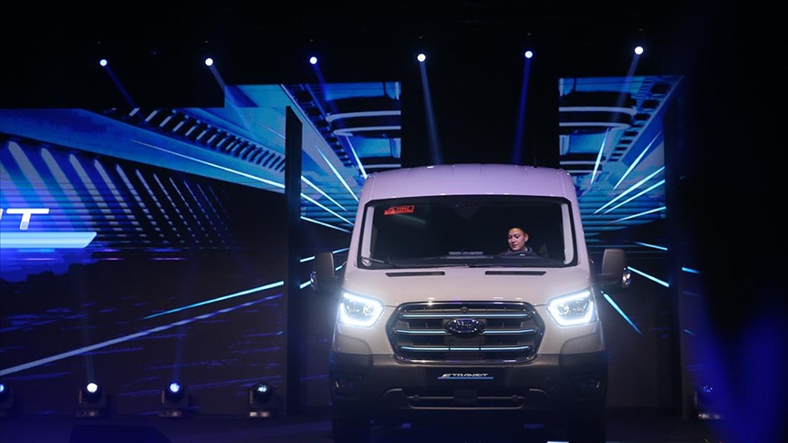 Ford Otosan, Ford E-Transit'i Kocaeli fabrikalarında düzenlenen törenle ...