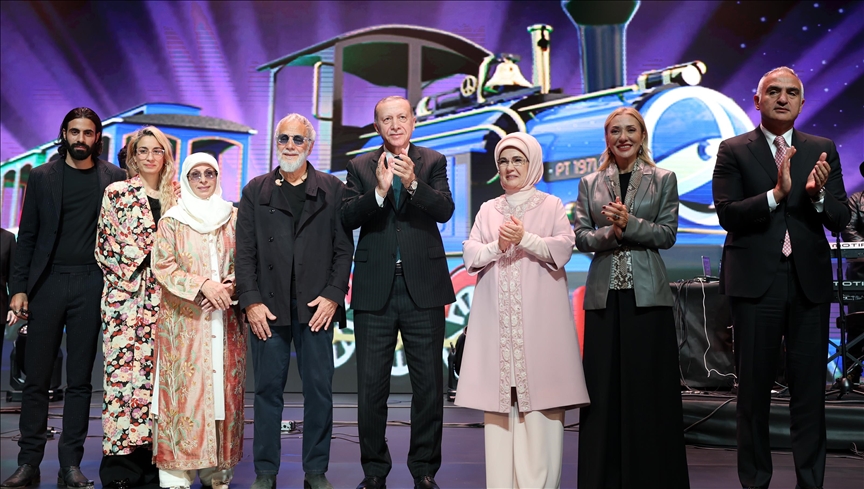 Turkish president attends concert by legendary singer Yusuf Islam