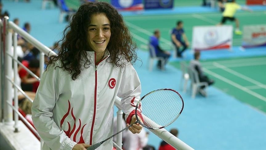 Milli badmintoncu Arın, grubundaki ikinci maçında Perulu Castillo'yu ...