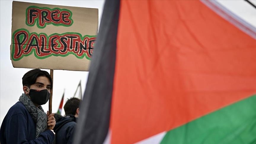 Pro-Palestine activists remove busts of Israel's 1st president in move ...