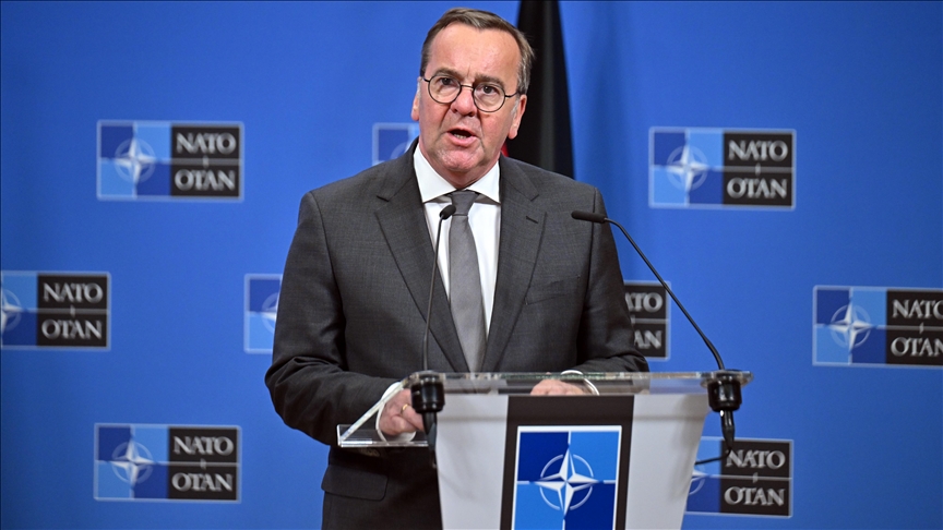 German defense chief pledges continued military support to Ukraine ...