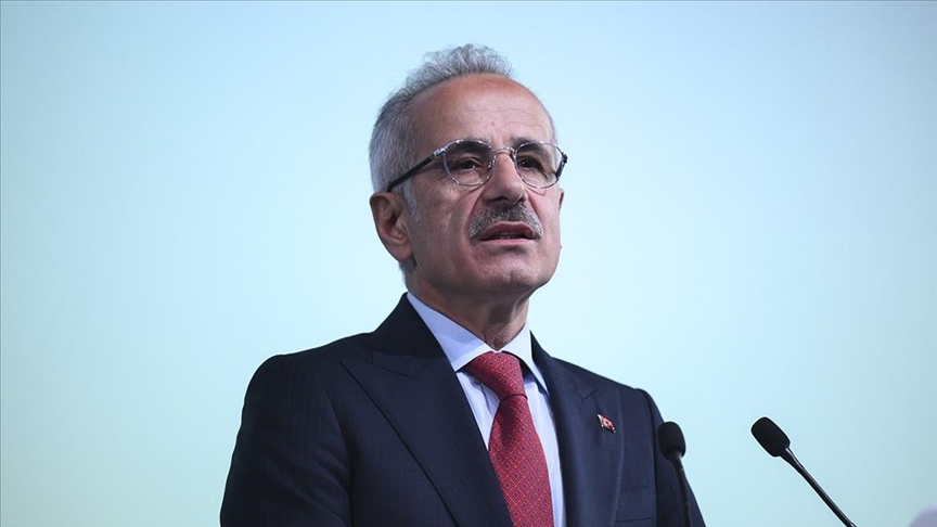 Turkish civil aviation entering new green era: Transport minister