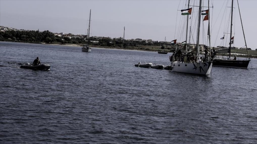 Le navire Alma de la Flottille mondiale Sumud intercepté par l'armée ...