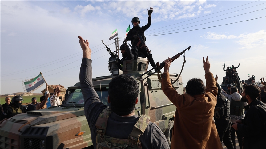 Syrian government delegation arrives at Qamishli airport to implement ...