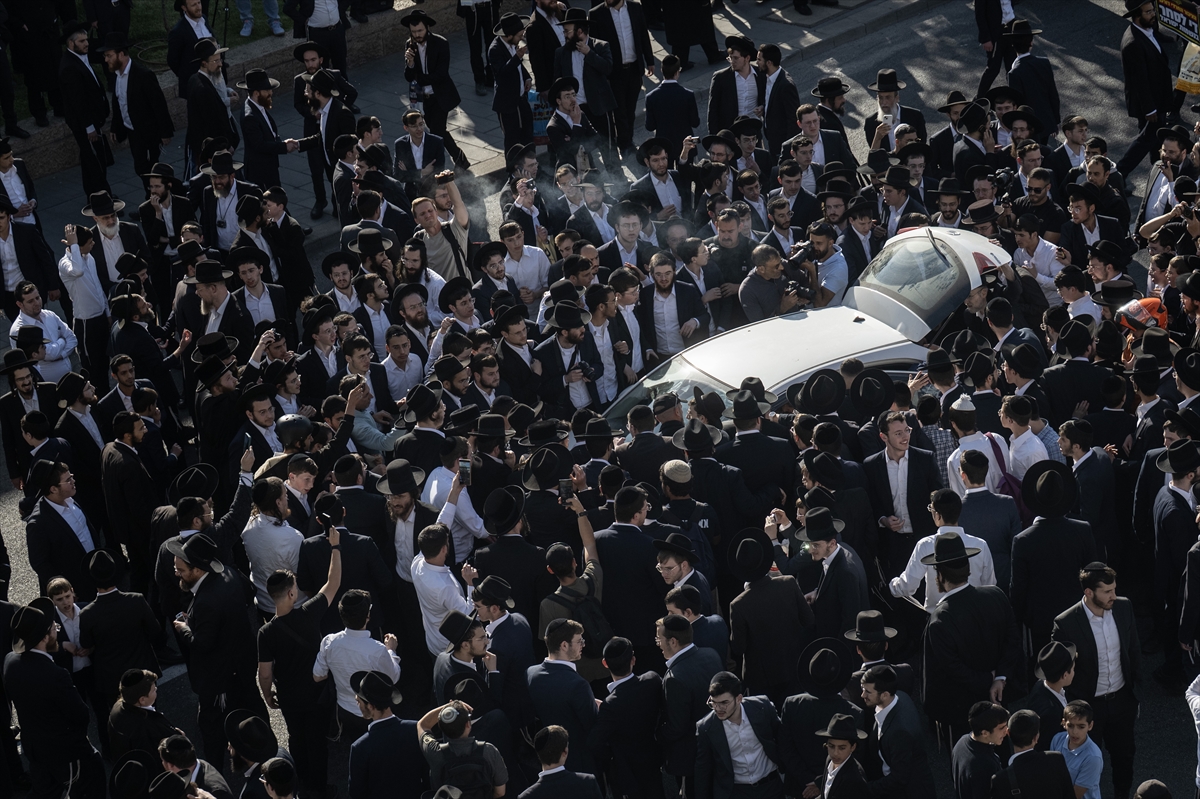 İsrail'de zorunlu askerlik karşıtı yüzlerce Haredi protestocu, Batı ...