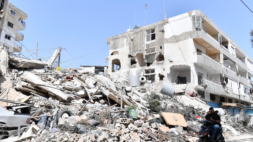Israeli airstrikes kill 8, injure 15 in southern Lebanon