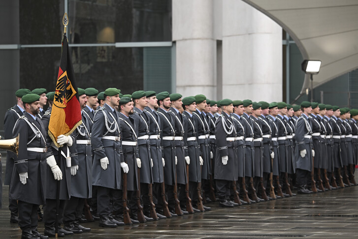 L’Allemagne commande plus de 2 000 véhicules de transport militaire à ...