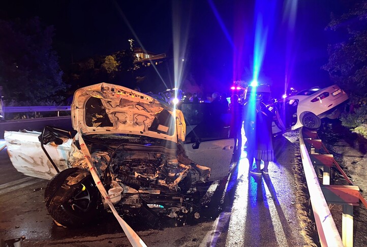 Li Burdurê 4 wesayît li hev qelibîn, 4 kes mirin û 11 kes birîndar bûn