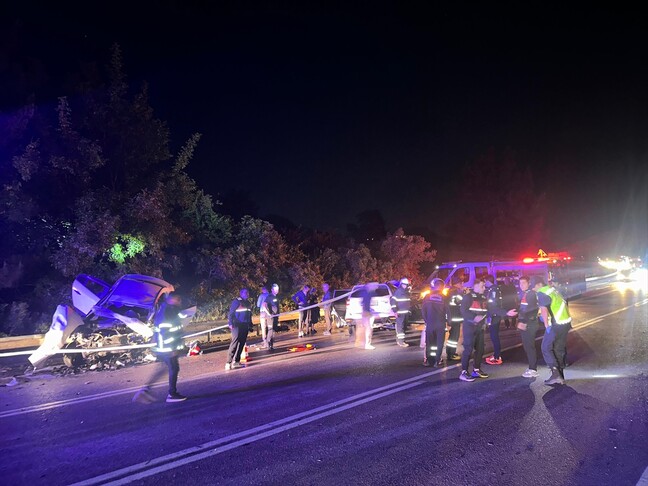 Li Burdurê 4 wesayît li hev qelibîn, 4 kes mirin û 11 kes birîndar bûn