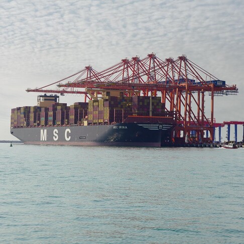 UKMTO : Un cargo touché par un projectile « non identifié » au large de ...
