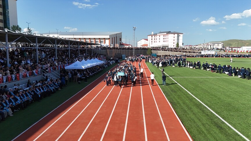 Li Zanîngeha Bidlîs Erenê merasima mezuniyetê hat lidarxistin