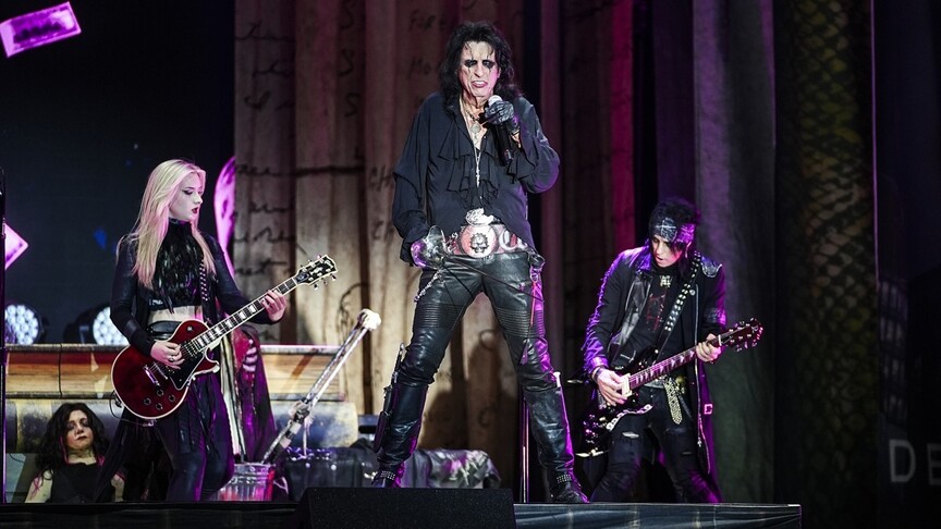Rock müziğin öncü isimlerinden Alice Cooper, İstanbul'da konser verdi