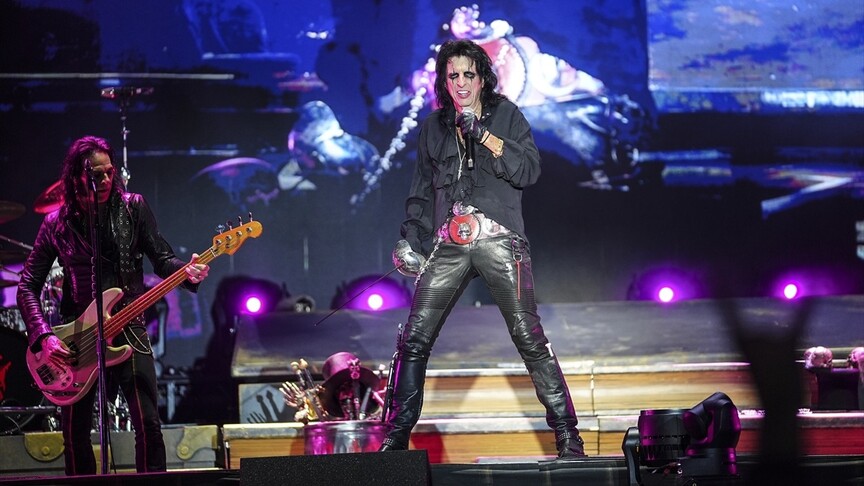 Rock müziğin öncü isimlerinden Alice Cooper, İstanbul'da konser verdi