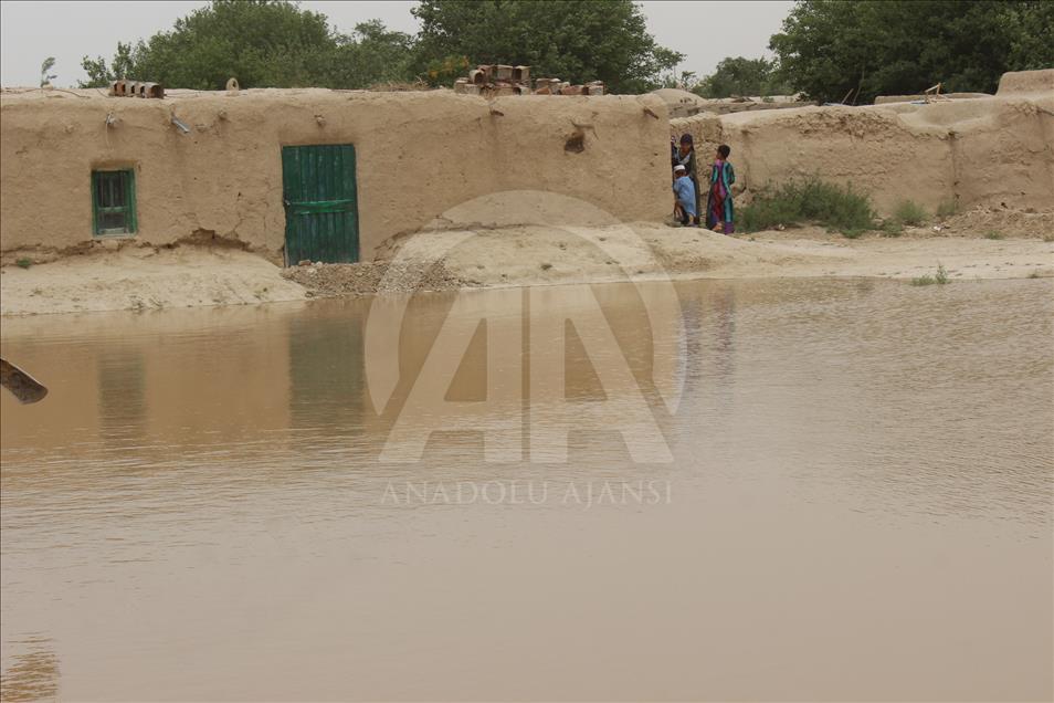 Afganistan'daki sel felaketinde yüzlerce ev su altında kaldı