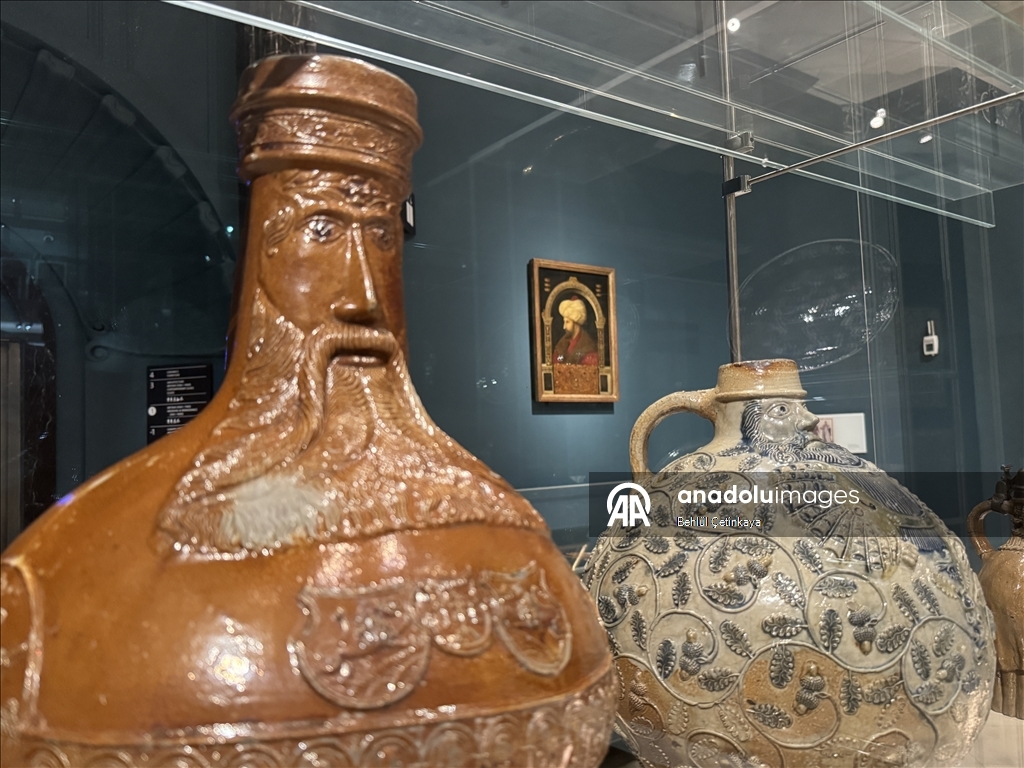 Fatih Sultan Mehmet'i tasvir eden portre ve madalyonlar Londra'da ...