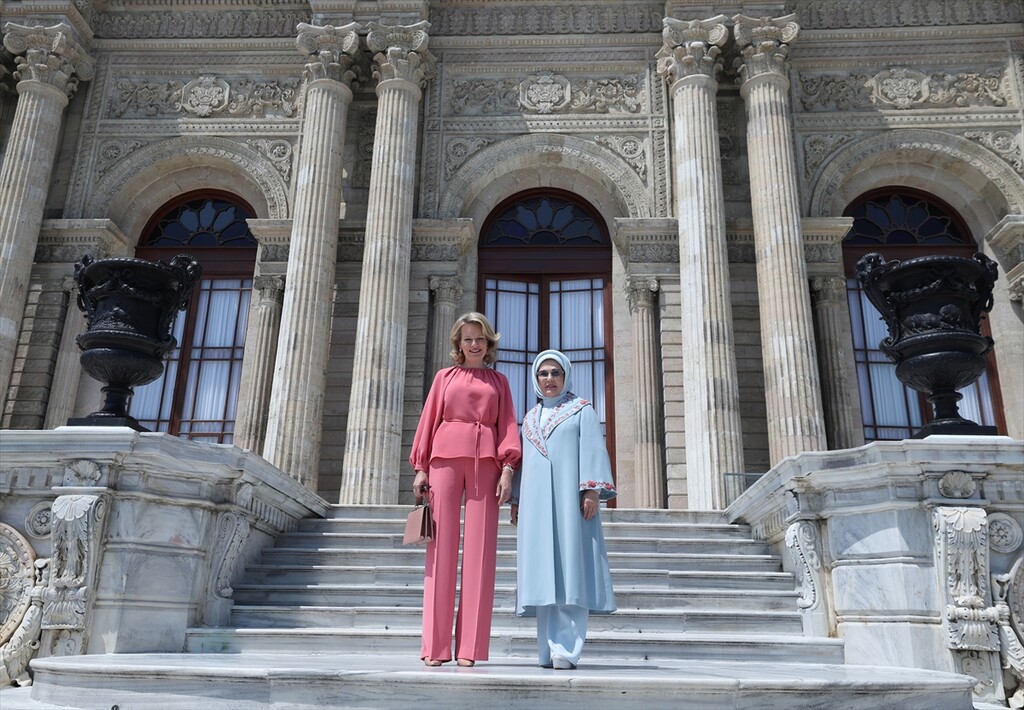 Prva dama Turske ugostila je belgijsku kraljicu u palati Dolmabahce