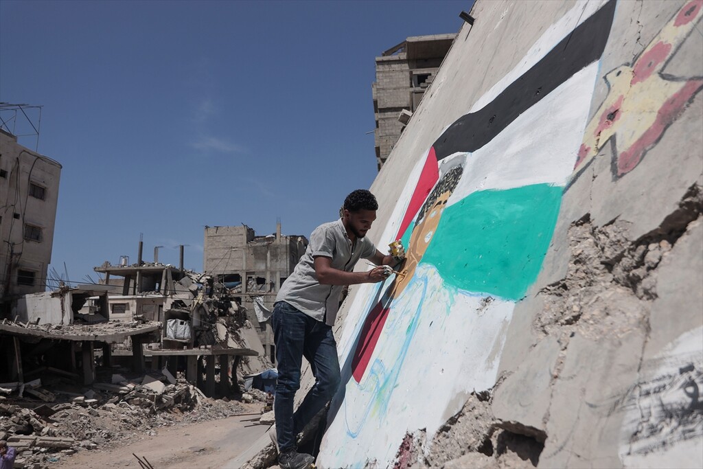 Palestinian artists created a mural in support of footballer Lamine Yamal