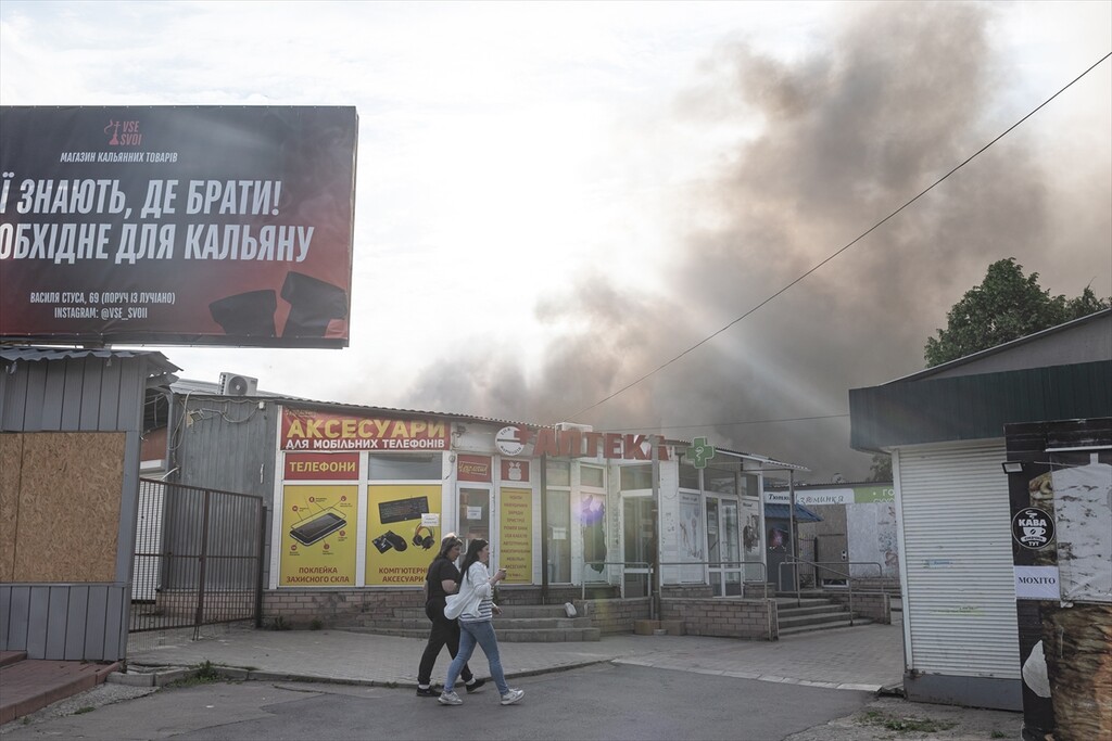 Kramatorsk Merkez Pazarı’nda Rus saldırısının ardından yangın çıktı