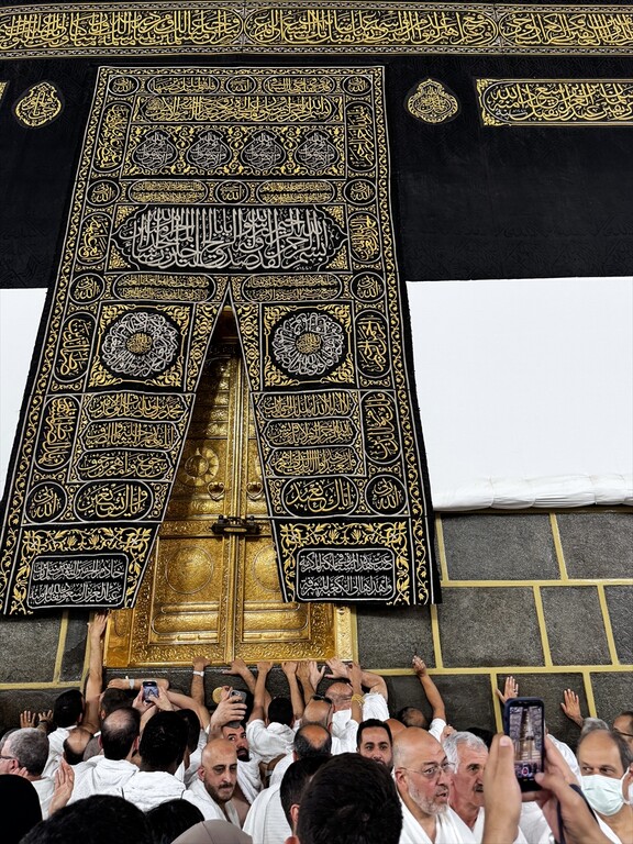 Muslim pilgrim candidates continue their acts of worship in Mecca