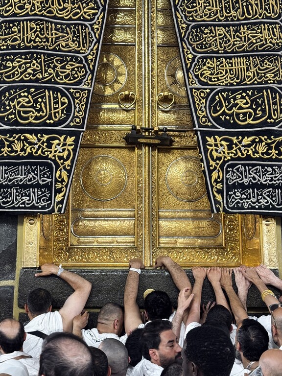 Muslim pilgrim candidates continue their acts of worship in Mecca