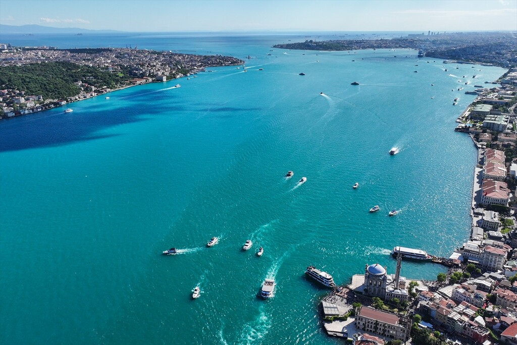 Istanbul marks 573rd anniversary of conquest with turquoise illumination