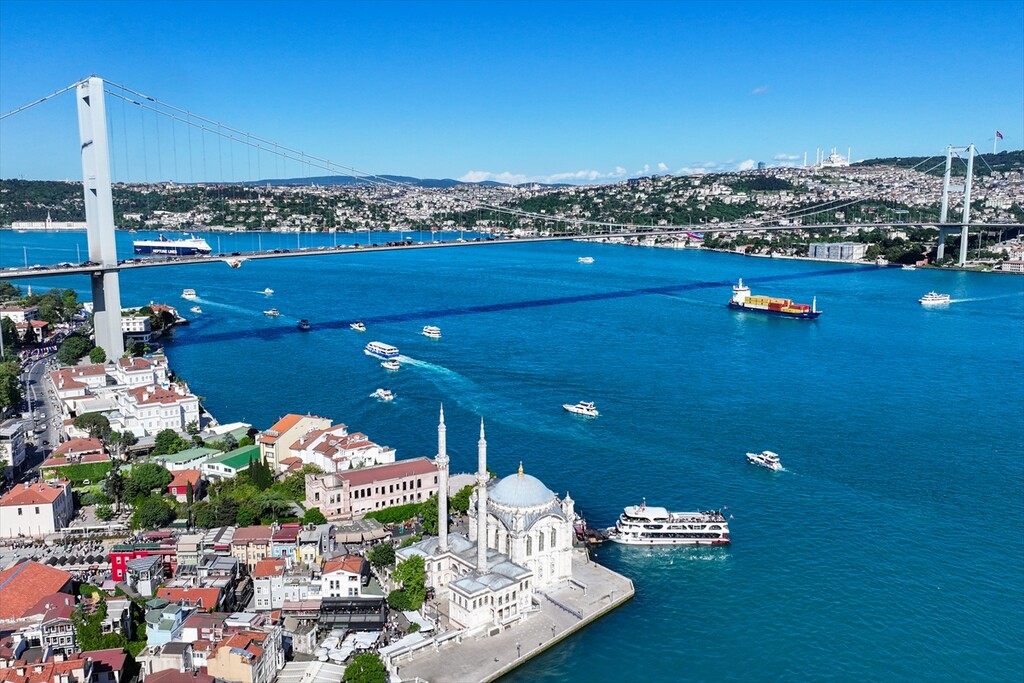 Istanbul marks 573rd anniversary of conquest with turquoise illumination