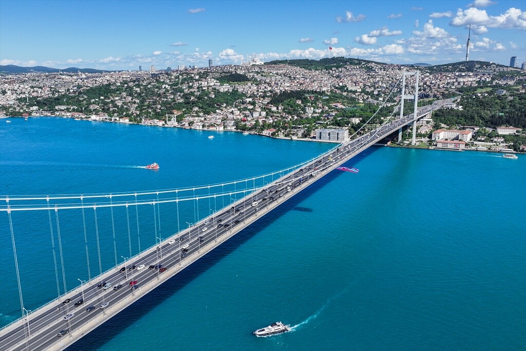 Istanbul marks 573rd anniversary of conquest with turquoise illumination