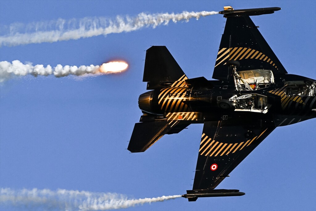 SOLOTURK performs demonstration flight for 573rd anniversary of the ...