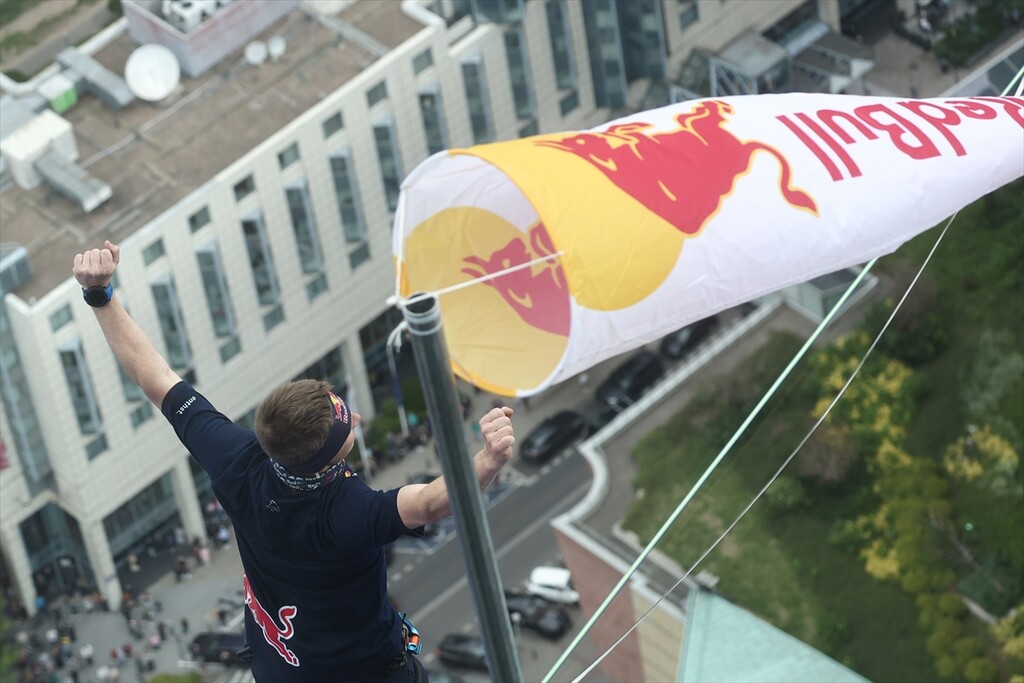 Estonian slackliner crosses line suspended between Poland's 2 tallest ...
