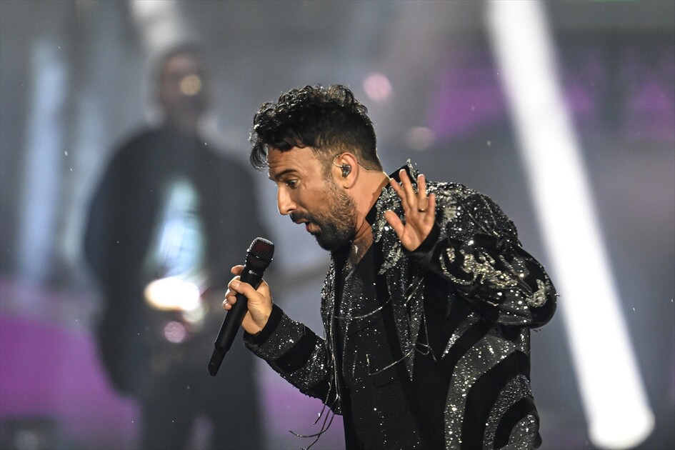 Tarkan, Koç Holding'in 100. yılı kapsamında Ankara'da konser verdi