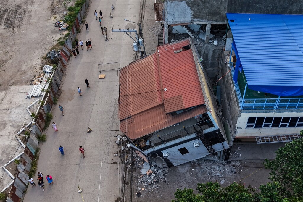 Filipinler'in Mindanao bölgesinde meydana gelen 7,8 büyüklüğündeki ...