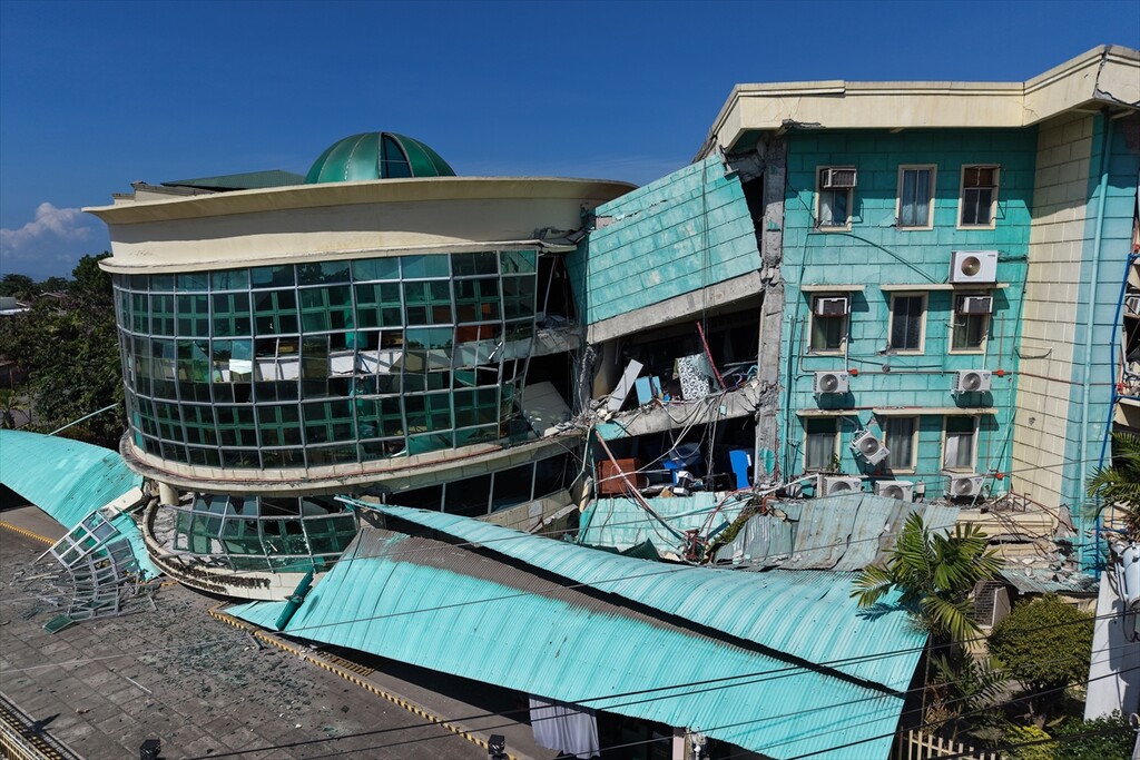 Filipinler'in Mindanao bölgesinde meydana gelen 7,8 büyüklüğündeki ...