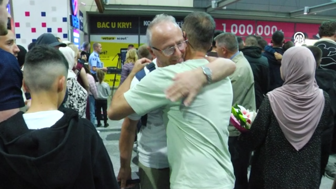 Kosovë, mbërrin grupi i parë i haxhinjve nga vendet e shenjta